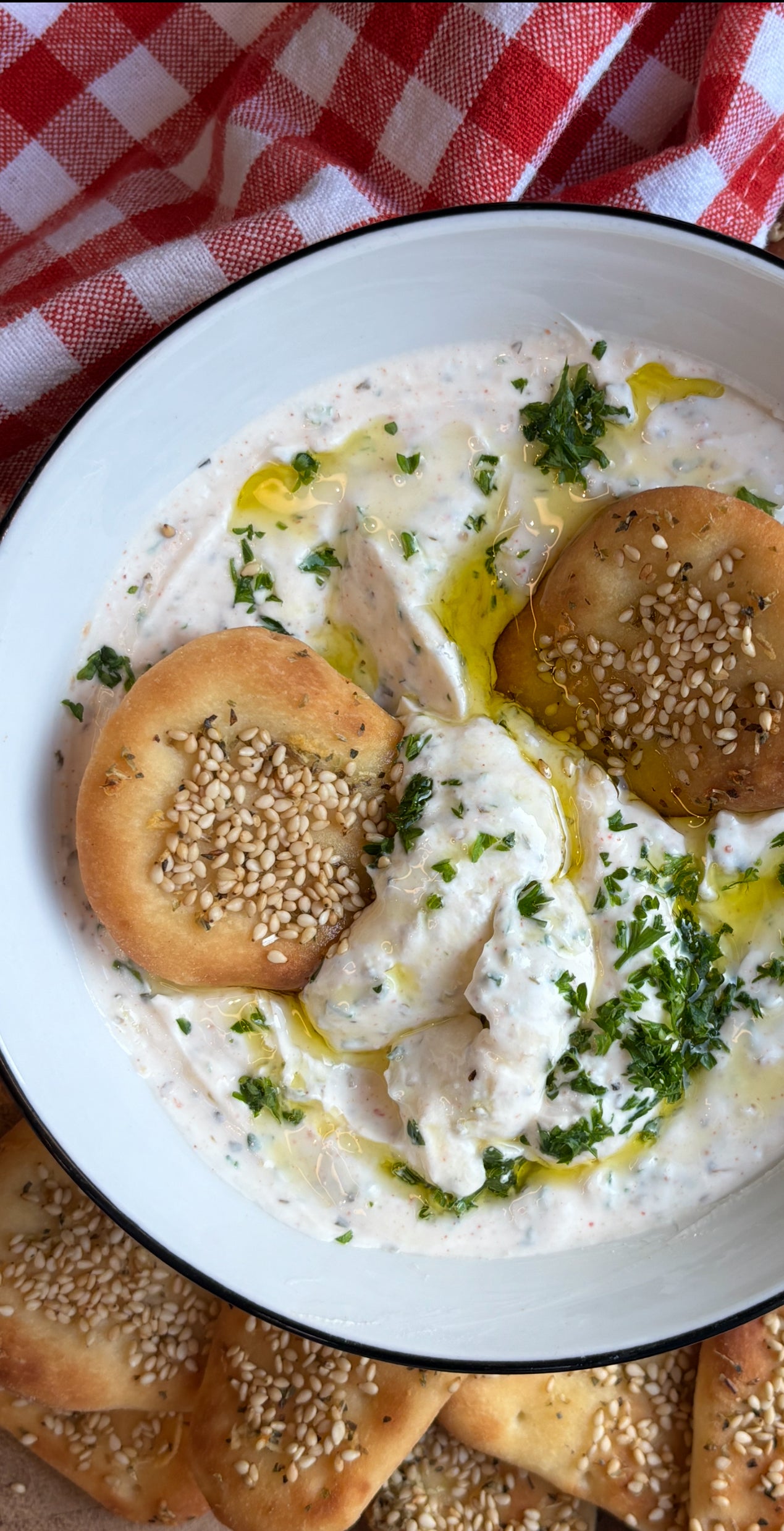 Garlic & Sesame Naan Chips w/ Herb Dip – Stonefire Authentic Flatbreads